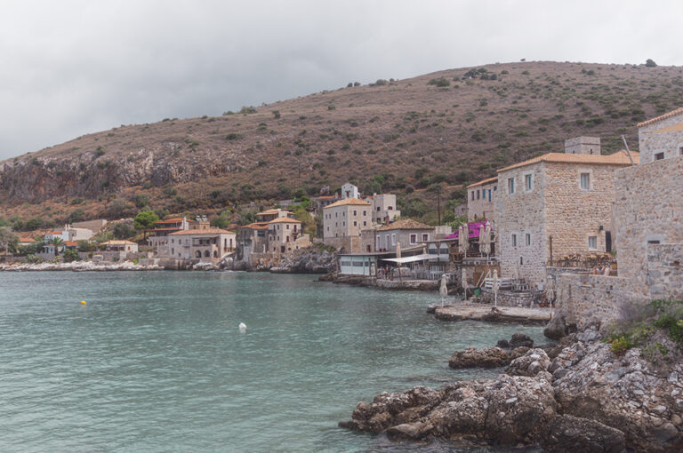 ΚΑΡΤΠΟΣΤΑΛ ΑΠΟ ΤΗ ΜΑΝΗ • travelscrapbook